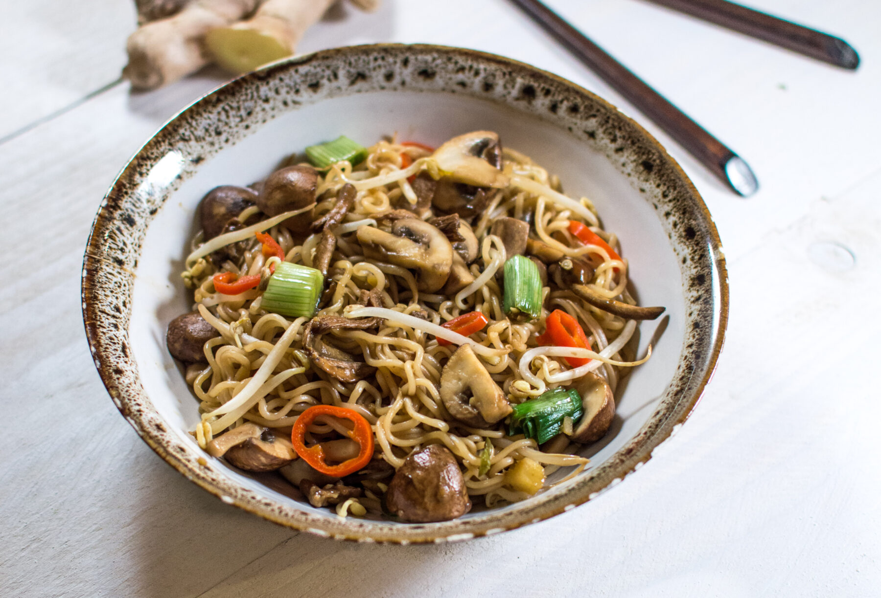 Snel succes: Chinese noedels met paddenstoelen - De Wereld op je Bord